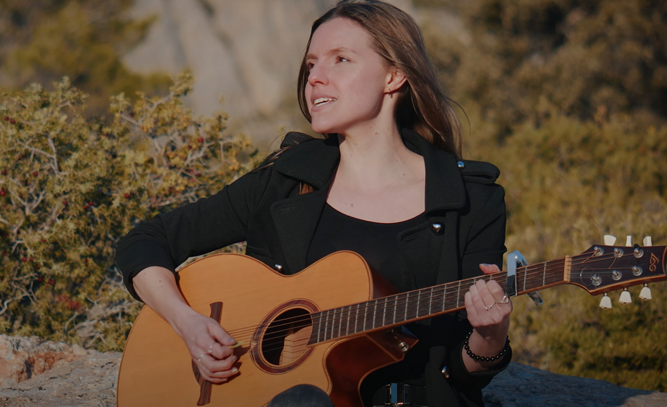 Chanteuse Erga - Terre de France – Terre De France